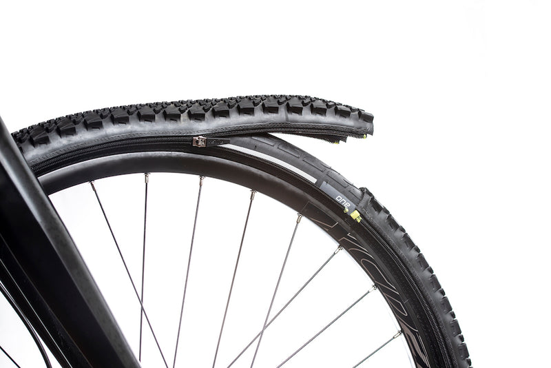 Elsykkelen leveres med basedekk fra norske ReTyre. Basedekket har en påsydd glidelås som gjør at ...